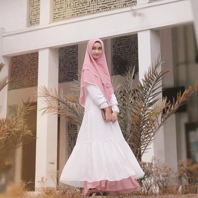 6 Selebgram Cantik Tetap Modis dan Santun dengan Hijab Syar'i