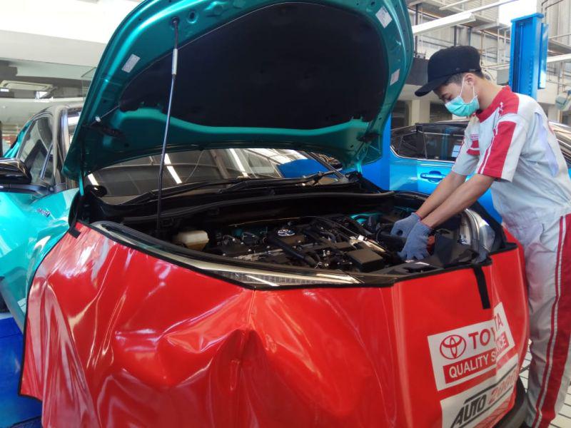 Kenali Gejala Kerusakan Baterai Mobil Hybrid Akibat Terjang Banjir