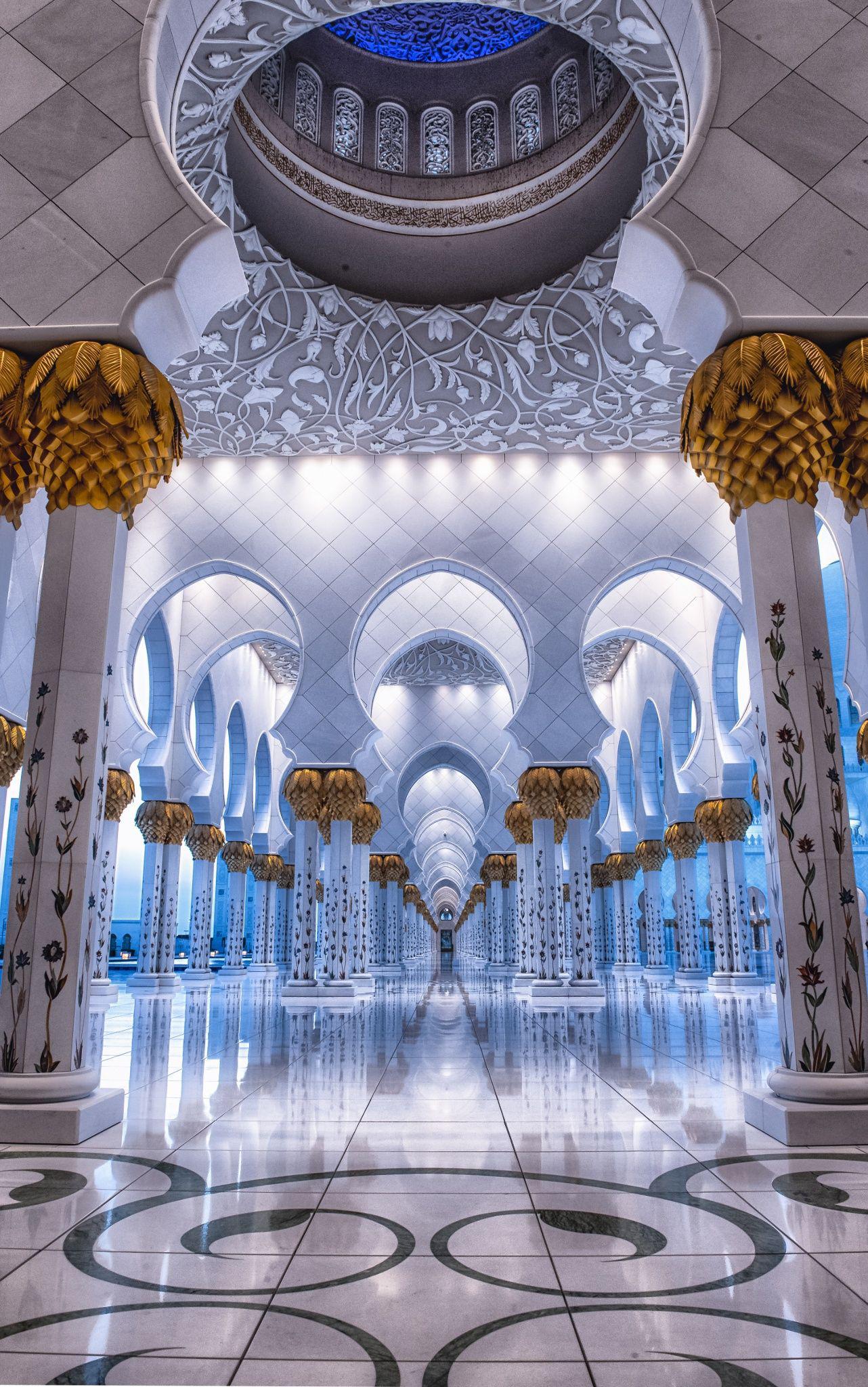 Keindahan Masjid Sheikh Zayed di Abu Dhabi