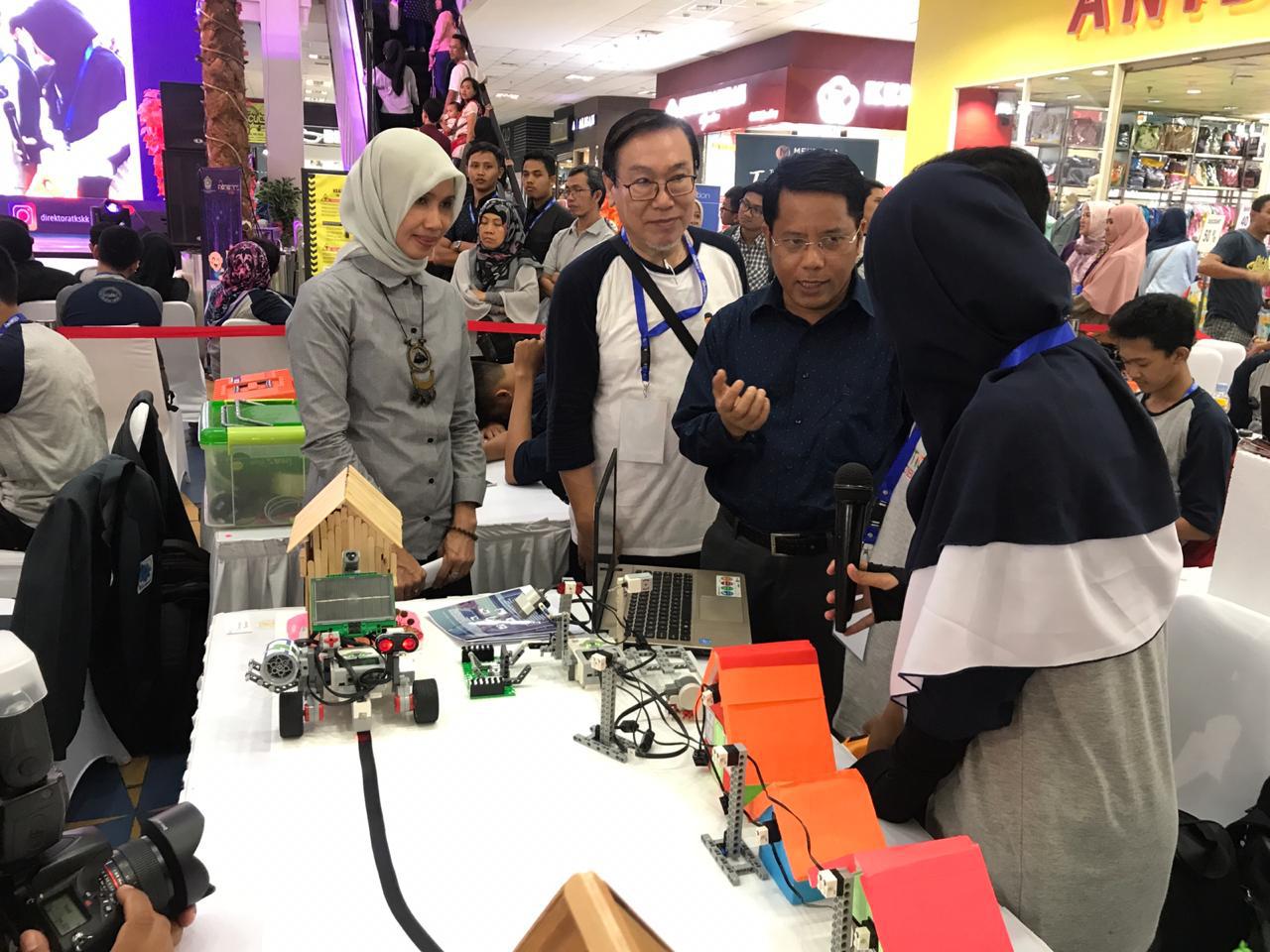 Siswi Madrasah Juara Kompetisi Robot Dunia, Idenya dari Mal