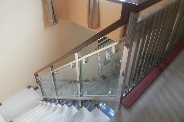 5 Tips Interior Railing Kaca di Rumah agar Tampak Elegan