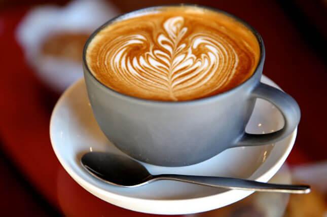 Gemar Minum Kopi? Ini Dia Tips Aman Minum Kopi di Saat Perut Kosong