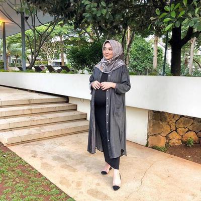 Sedang Hamil dan Tetap Ingin Tampil Fashionable? Coba Inspirasi Fashion ...