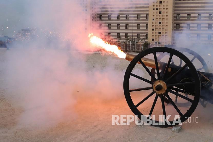 Militer Ottoman Mulai Memakai Meriam pada 1420-an