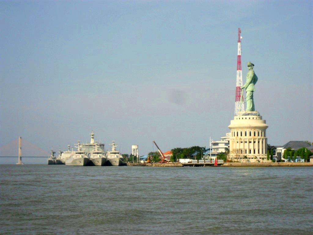 5 Patung dan Monumen Ikonik di Surabaya, Keren untuk Foto-Foto!
