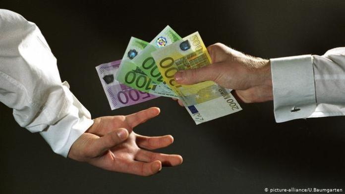 Bagaimana Islam Menghukumi Makelar dalam Jual Beli?