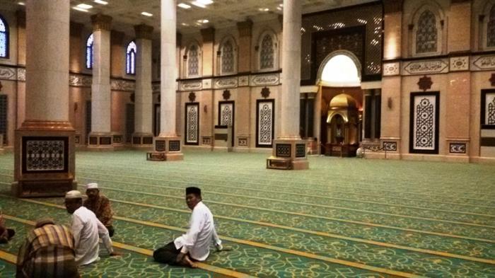 Larangan Membicarakan Urusan Dunia di dalam Masjid