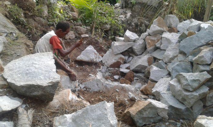 Kisah Tukang Batu yang Tangannya Dicium Rasulullah