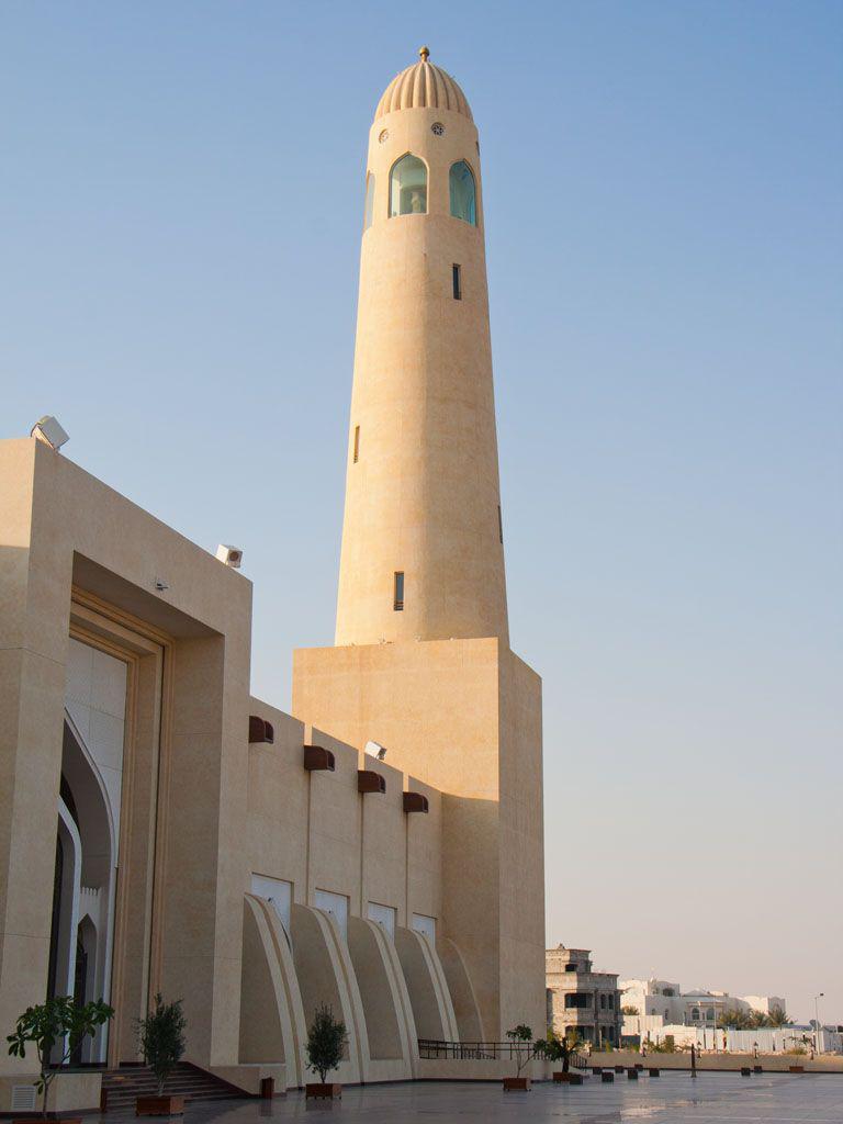 Menara Masjid Imam Abdul Wahhab di Siang Hari Doha, Qatar