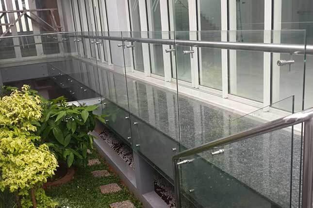 5 Tips Interior Railing Kaca di Rumah agar Tampak Elegan